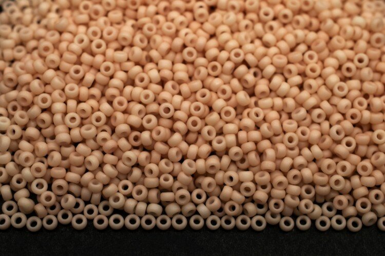Бисер японский MIYUKI круглый 15/0 #2023 светлая роза, матовый непрозрачный, 10 грамм
