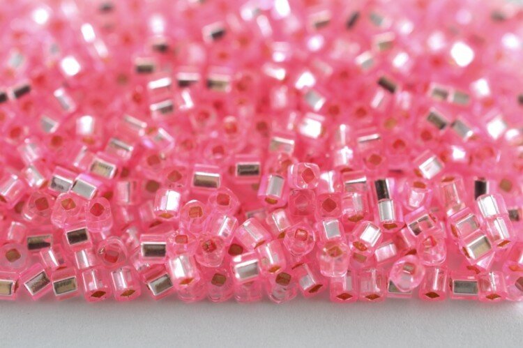 Бисер японский TOHO Cube кубический 1,5мм #0038 розовый, серебряная линия внутри, 5 грамм