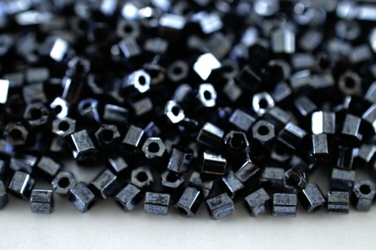 Бисер японский TOHO Hexagon шестиугольный 11/0 #0081 гематит, металлизированный, 5 грамм