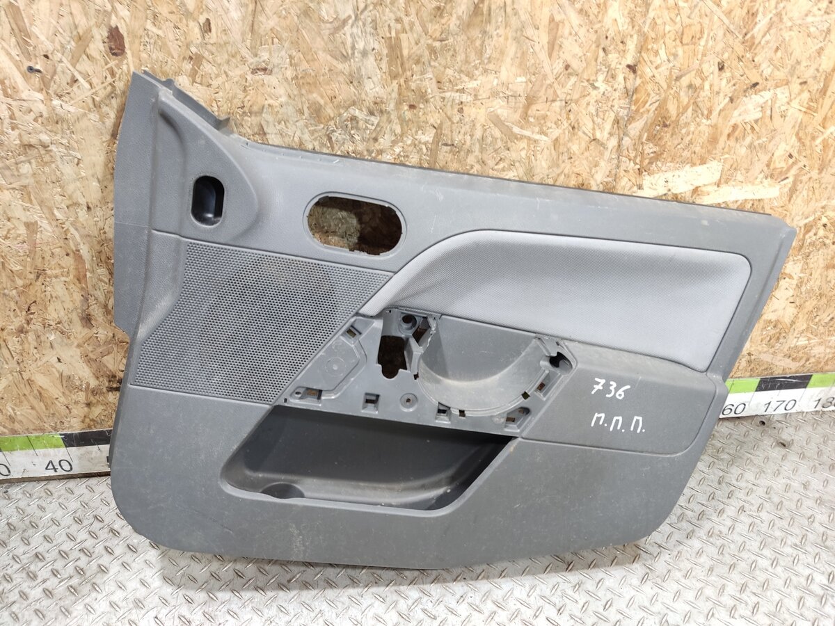 Обшивка двери передней правой FORD Fiesta 2001-2008 1763615