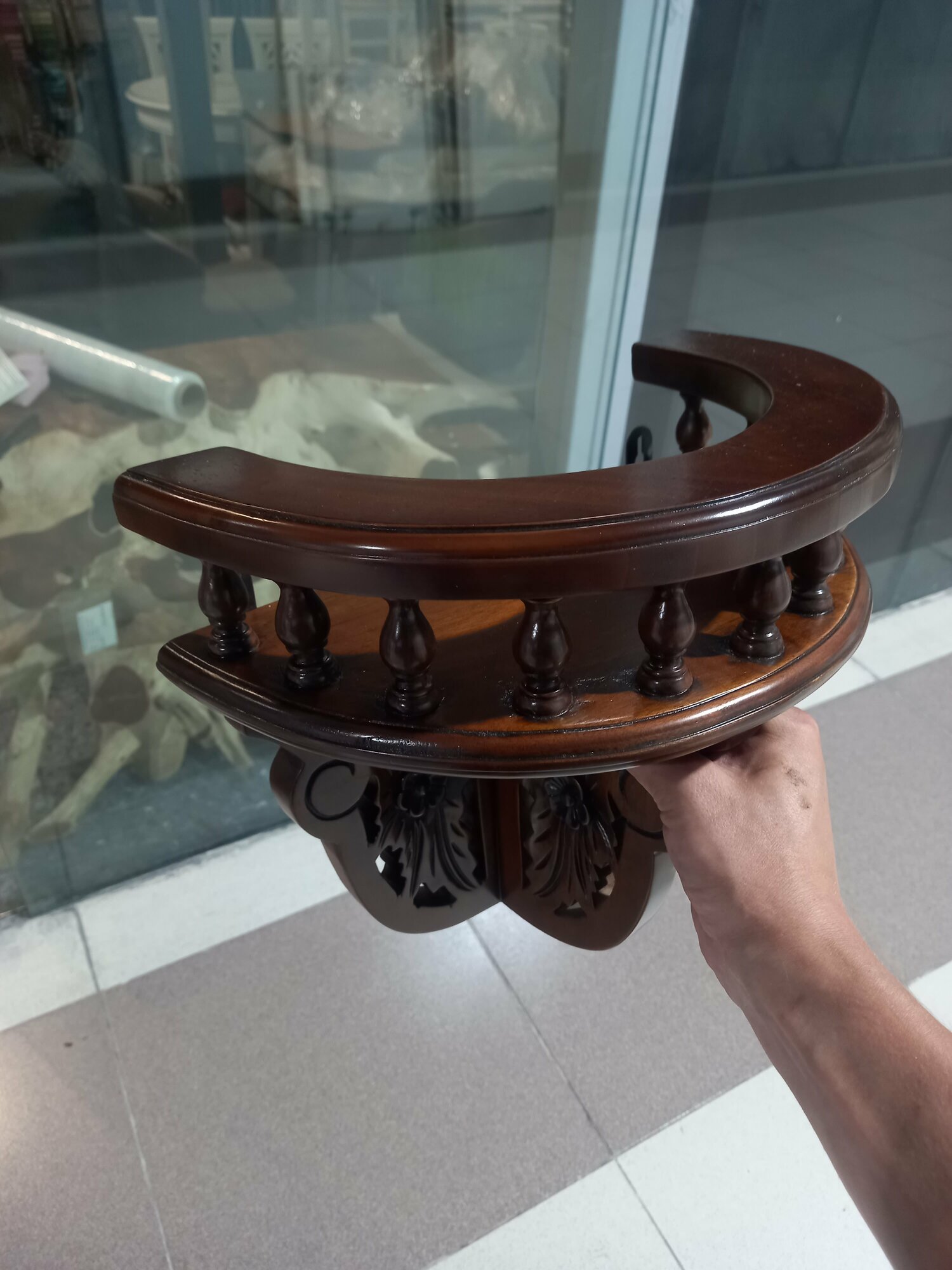Интерьерная настенная полка Капитель с баллюстрадой DOMKORLEONE из красного дерева (mahogany wood), цвет орех HP — фото 1