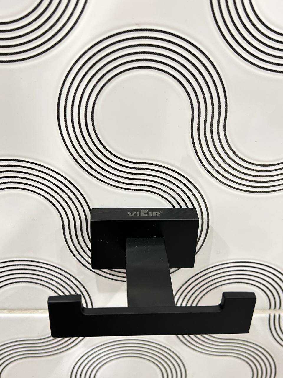 Крючок двойной для полотенец из нержавеющей стали Vieir V5002-C цвет черный