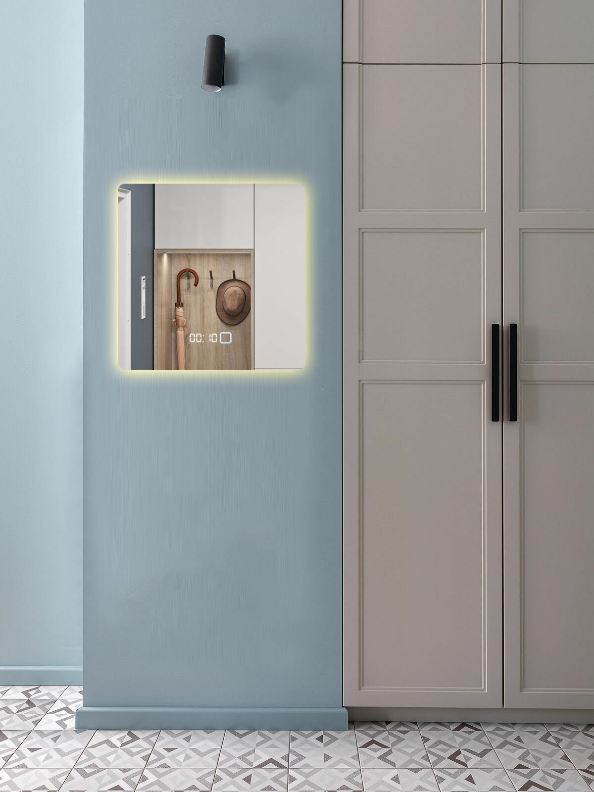 Зеркало для ванной с часами Prisma 60*60 квадратное с тёплой LED-подсветкой
