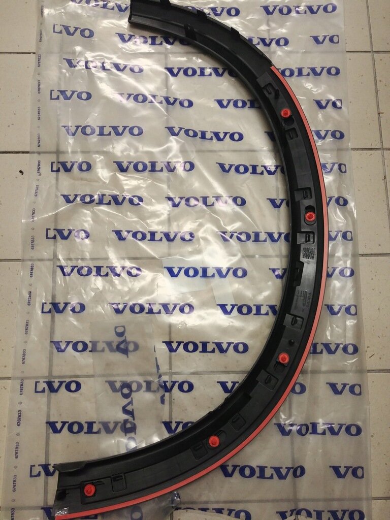 Расширитель колесной арки передней правой VOLVO 39882658