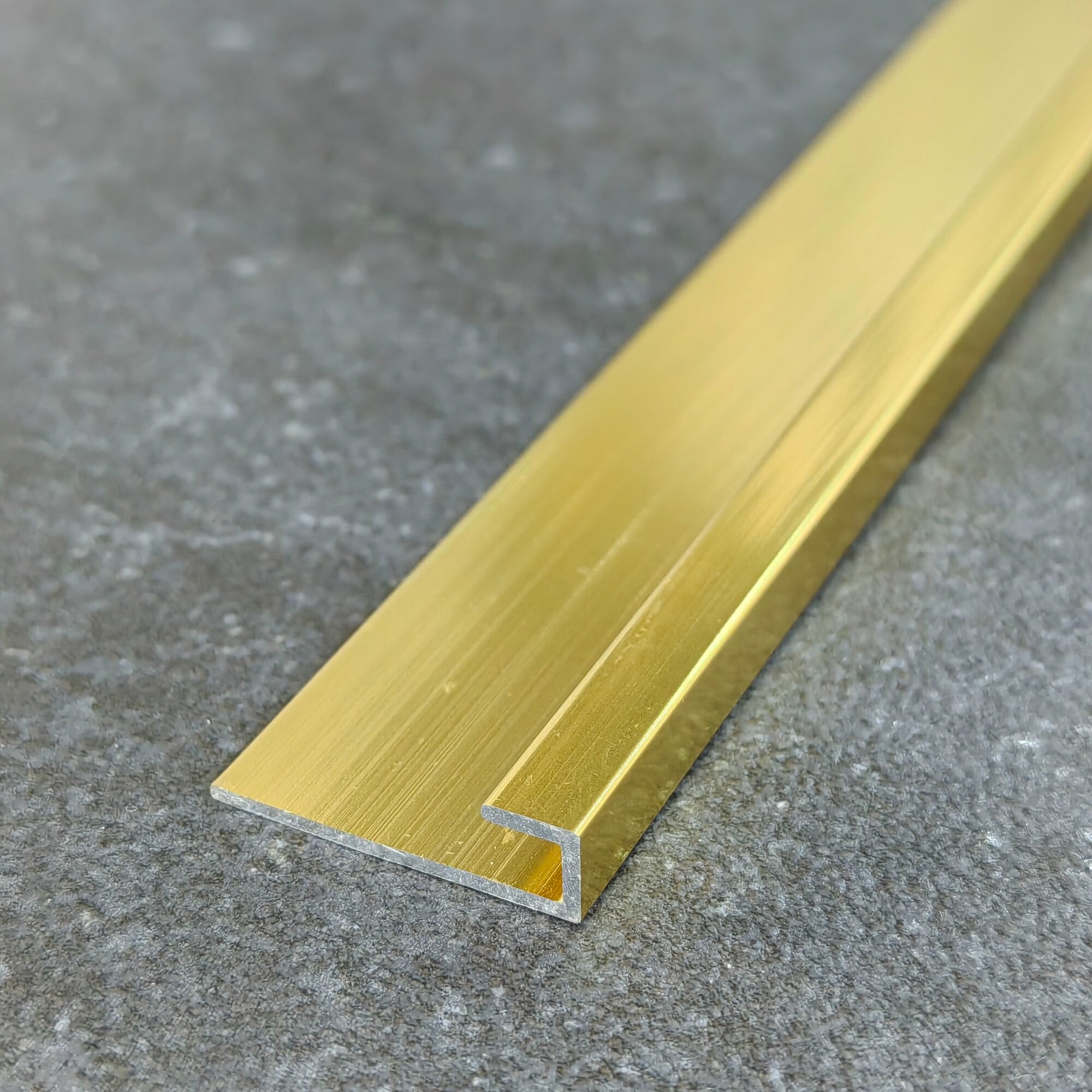 АПL 3,6мм "DO-1" 2,7м Золото глянец L-об. анод. алюм.