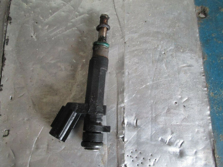 Форсунка топливная 166001KT0A Ниссан Кашкай Тиида 1,6 литра HR16DE 2130330-01222