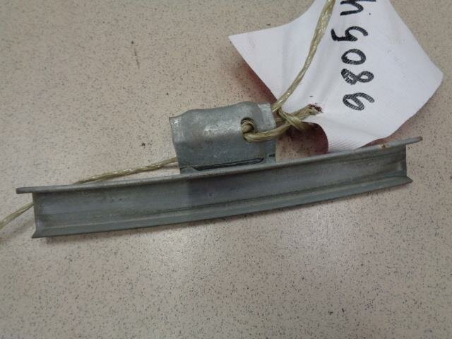 Направляющая стекла двери передней правой от Ford Explorer 1995-2003