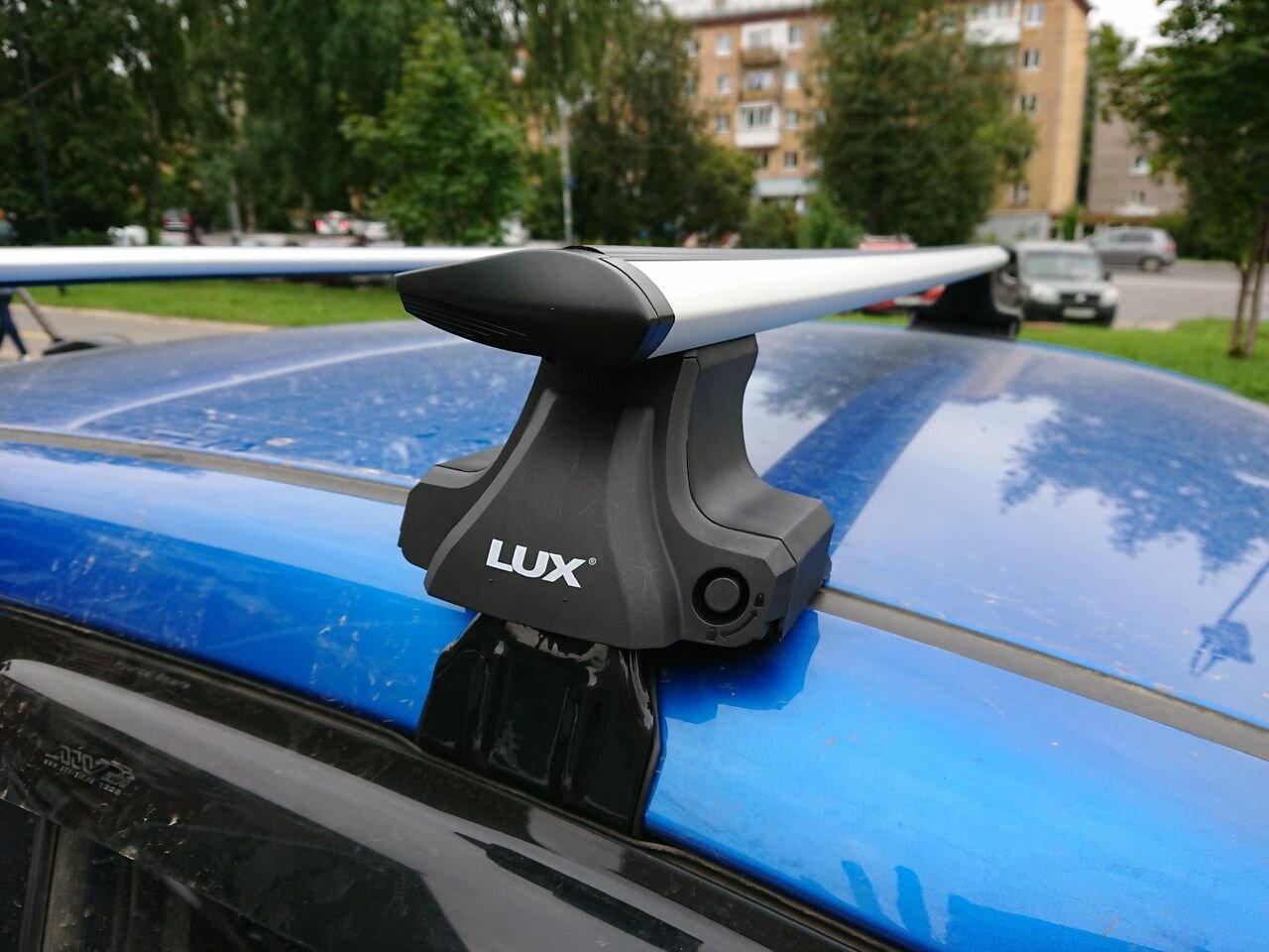 Багажник на крышу универсальный D-Lux 1 крыловидный 120 см./ Багажник на крышу универсальный Д-Люкс 1 крыловидный 120 см.