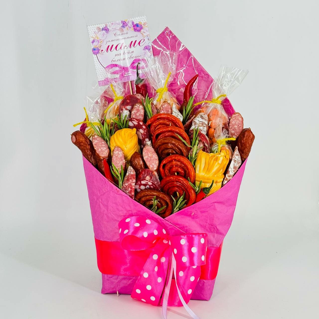 Колбасный букет для любимой мамы. Подарок на 8 марта