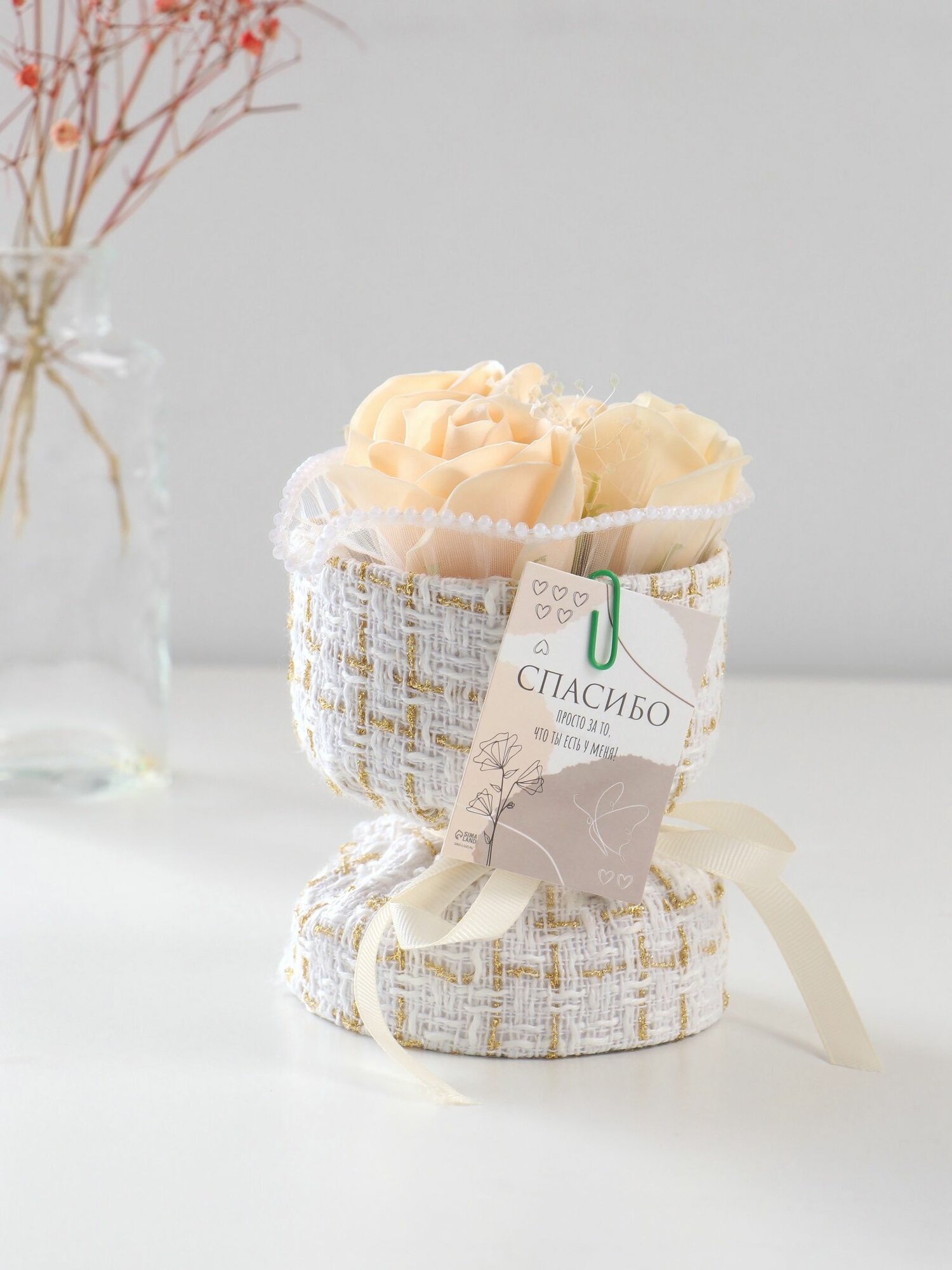 Цветы из мыла, букет мыльных роз, кремовый 10,6х10,6х17 см / ароматный подарок для женщины в коробке