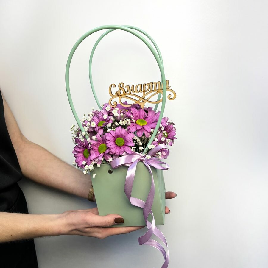 Авторский букет 124 - с хризантемой 8 марта