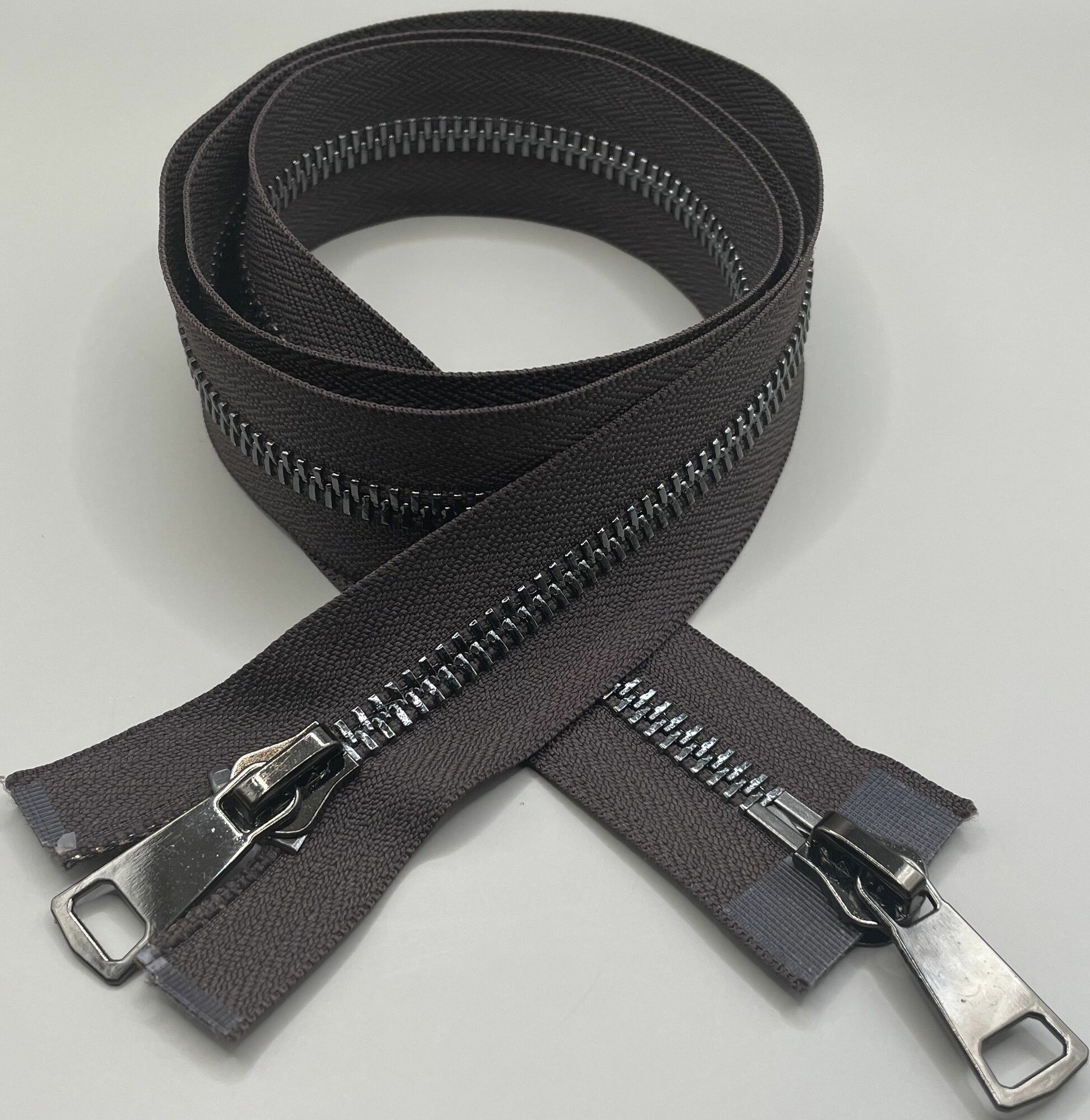 Молния(титан-легкий металл),90 см, тип 8, коричневый, зубья т. металл,2 замка.1шт.