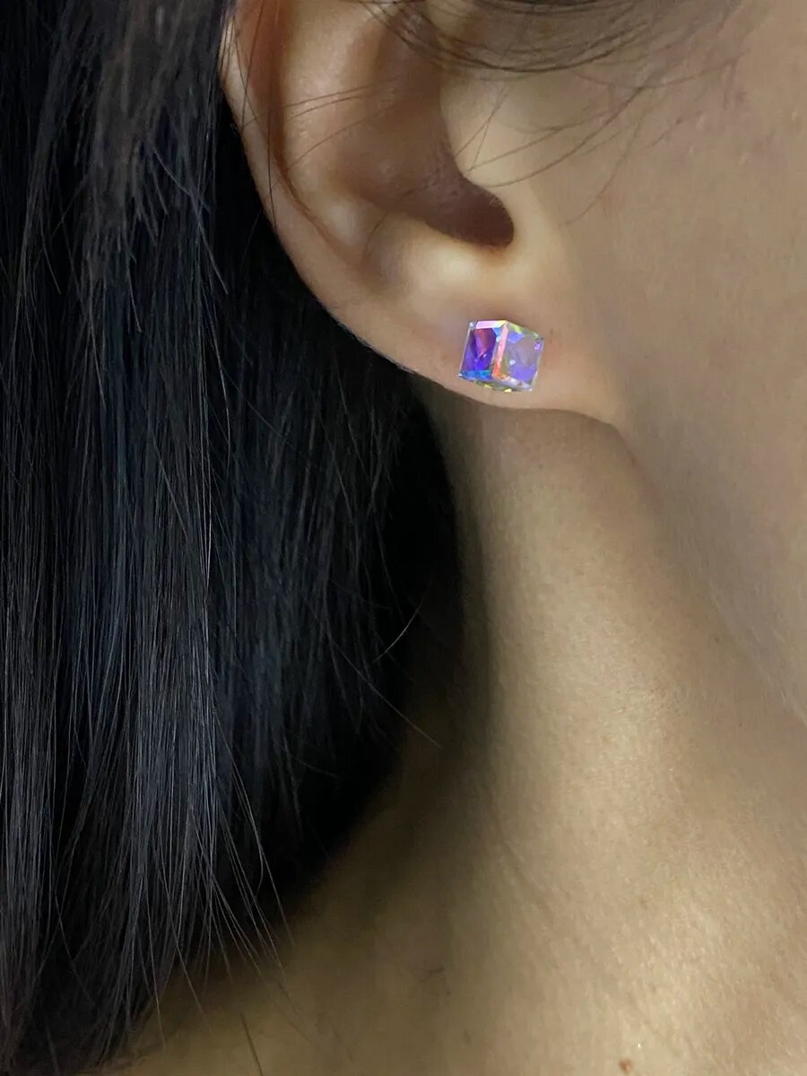 Серьги пусеты, кристаллы Swarovski