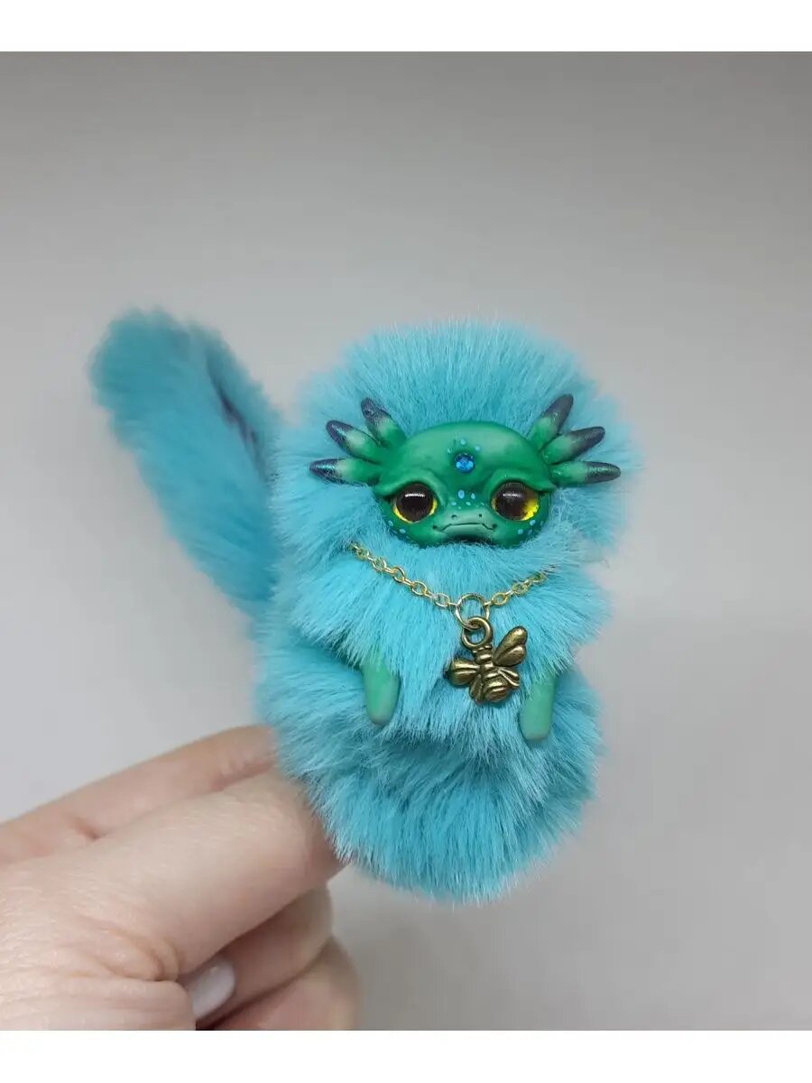 Миниатюрный аксолотль