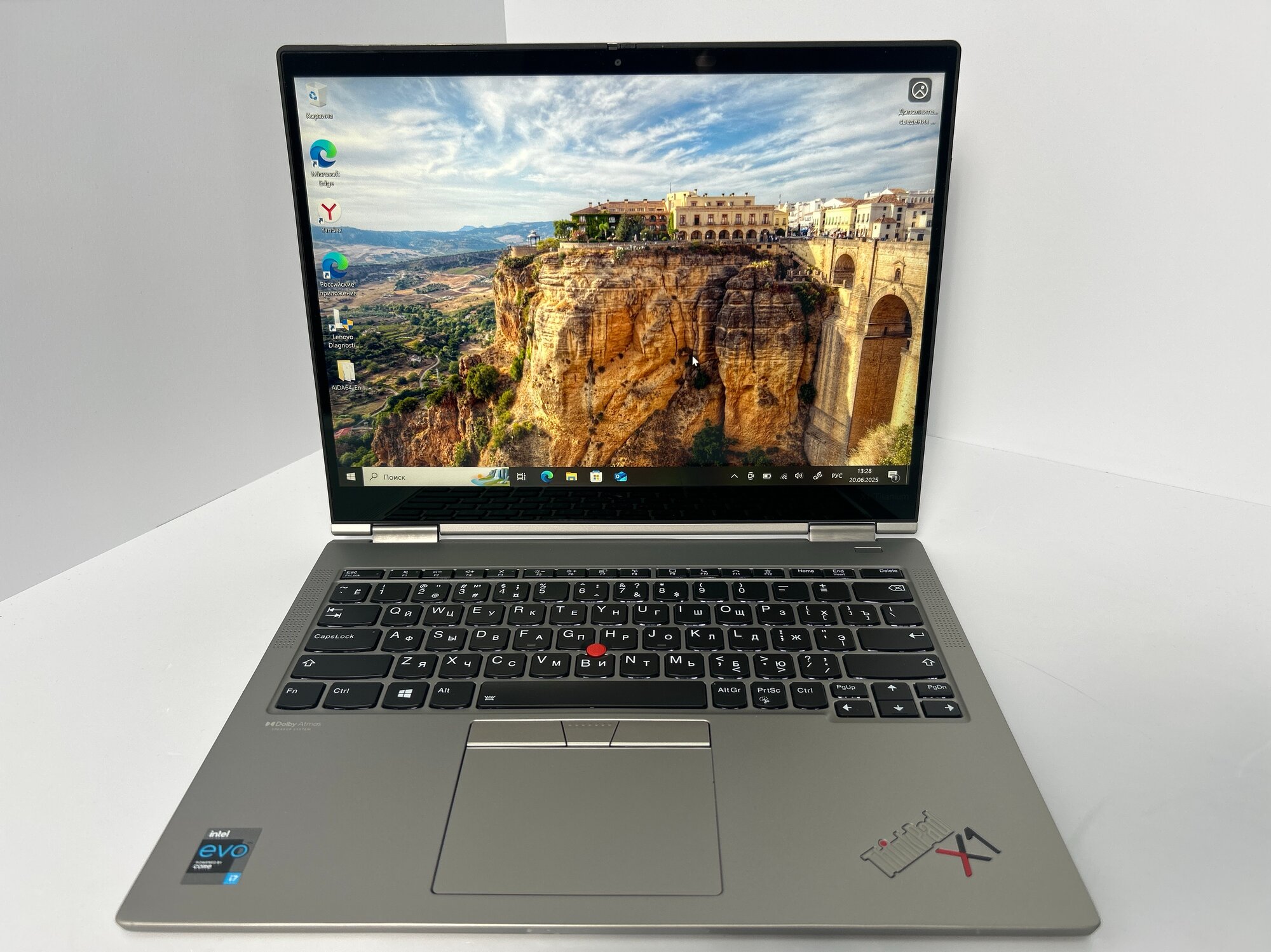 Ноутбук Lenovo ThinkPad X1 Titanium Yoga Gen 1 (20QA001URT) 13.5"/Intel Core I7-1160G7/RAm 16GB/SSD 1024GB/Intel Iris Xe/2256*1504/IPS/ Touch/Windows 10/Подсветка кл-ры: LED/серый. Состояние: Уценка/большой след. на матрице от клавиатуры