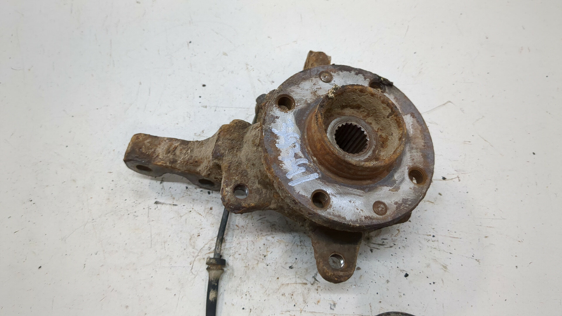 Ступица (кулак, цапфа) левая передняя Renault Kangoo Б/У