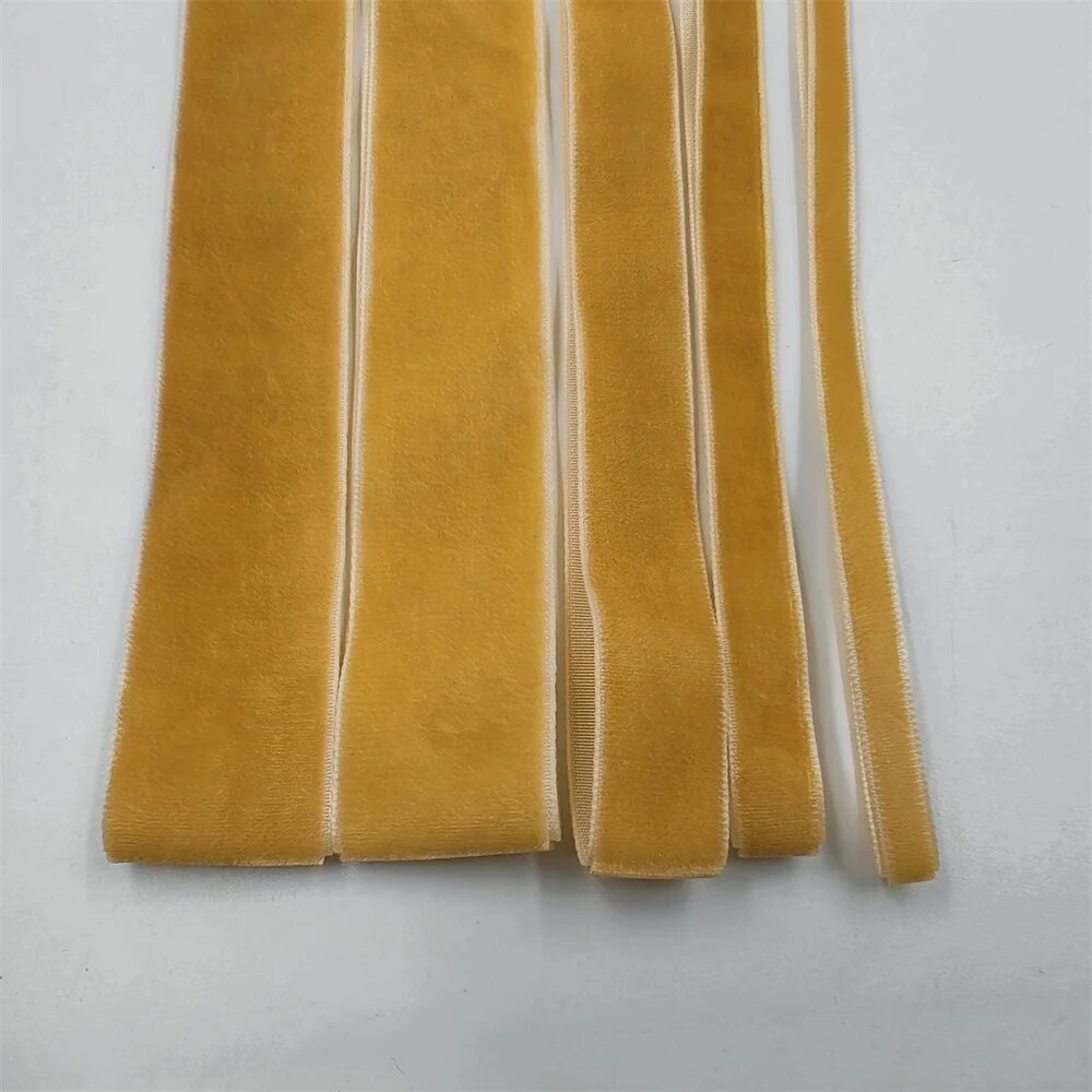 Бархатная лента Old Gold V109, 6 мм x 5 ярдов