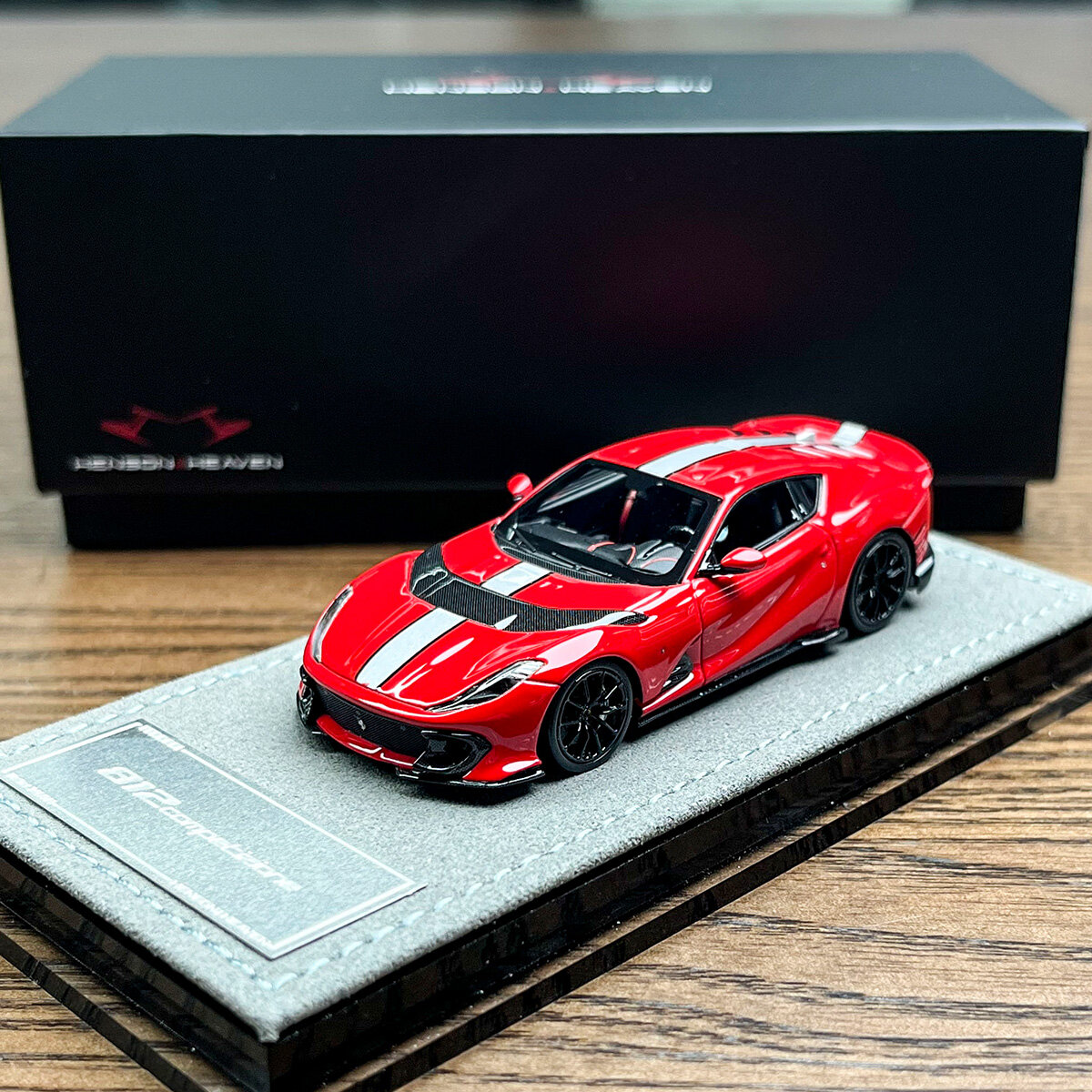 Машинка HH Model 1:64 Ferrari 812 Competizione Модель автомобиля из высококачественной смолы