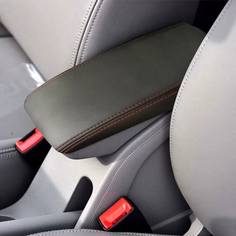 Накладка на центральный подлокотник Volkswagen New Bora 08-12 Улучшенная кожа черный с красными швами прямая установка