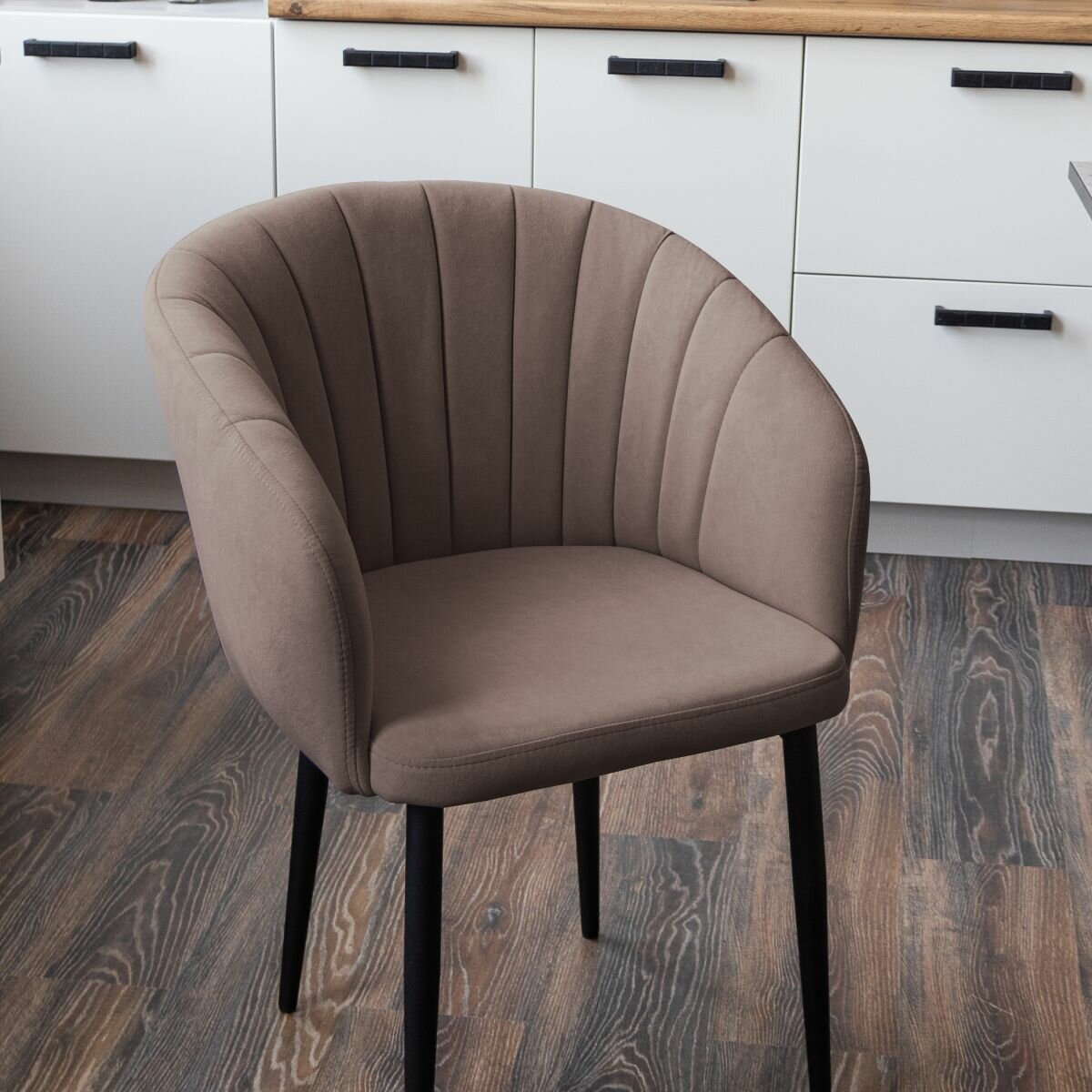 Стул Верона с подлокотниками мягкий для гостиной или в комнату 1 шт, цвет коричневый с черными ножками "Ваш Стул"