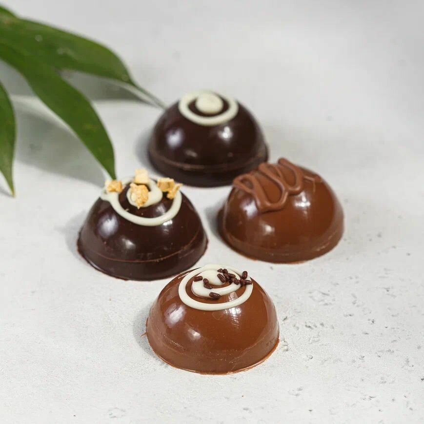 Конфеты шоколадные на день матери. Трюфели, с урбеч в темном и молочном Бельгийском шоколаде, ассорти 4 шт.