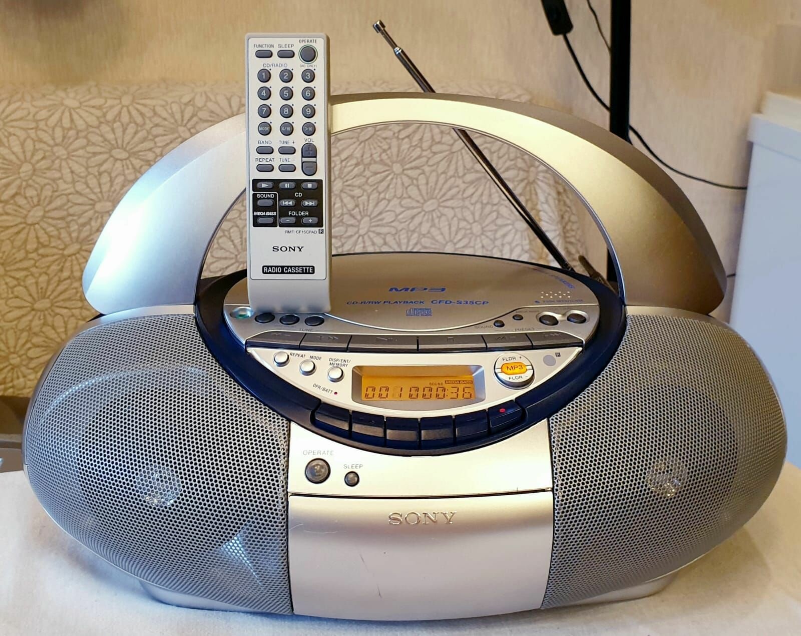 Кассетная магнитола Sony CFD-S35CP (кассета, CD-MP3, радио). Товар уцененный