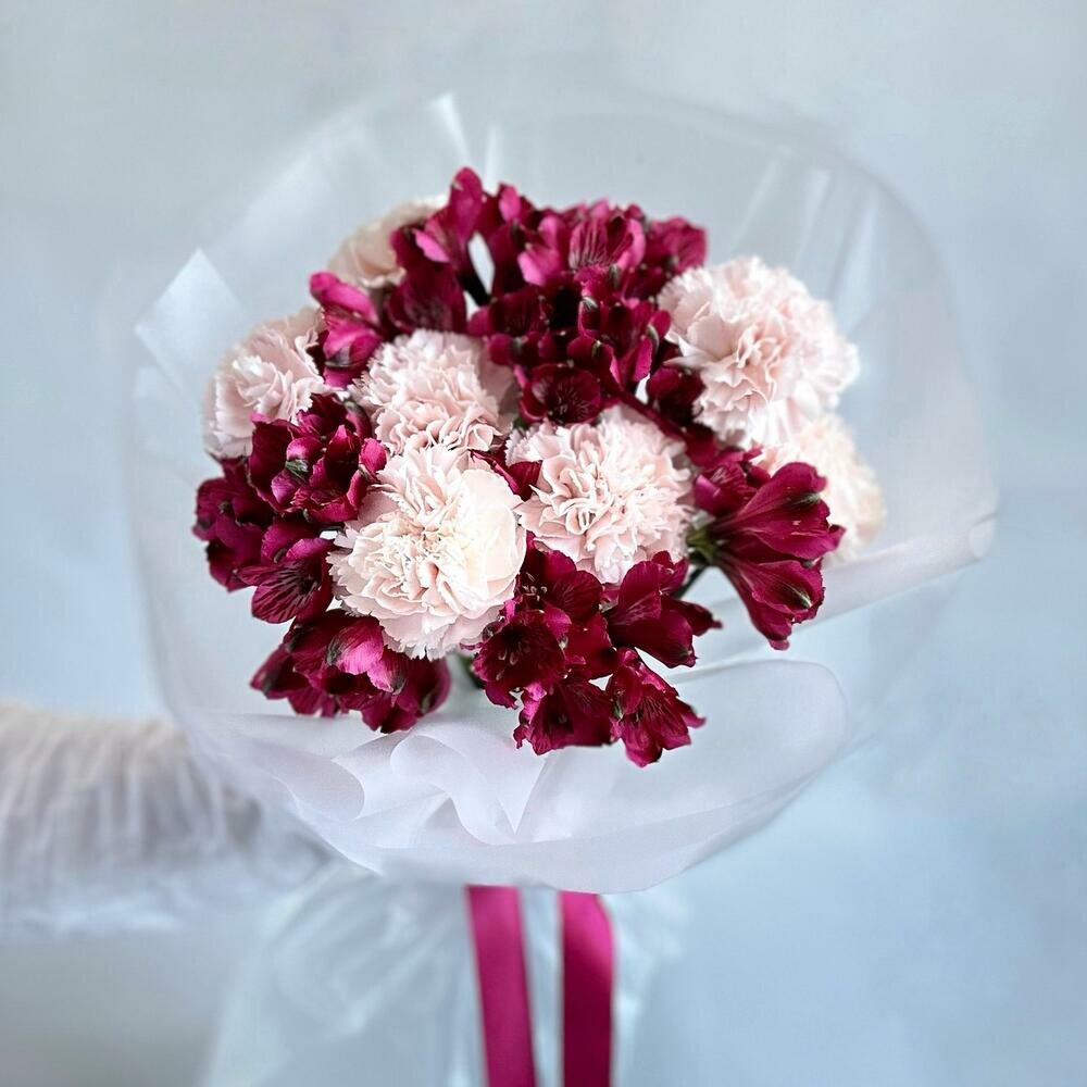 Букет из гвоздики с альстромерией