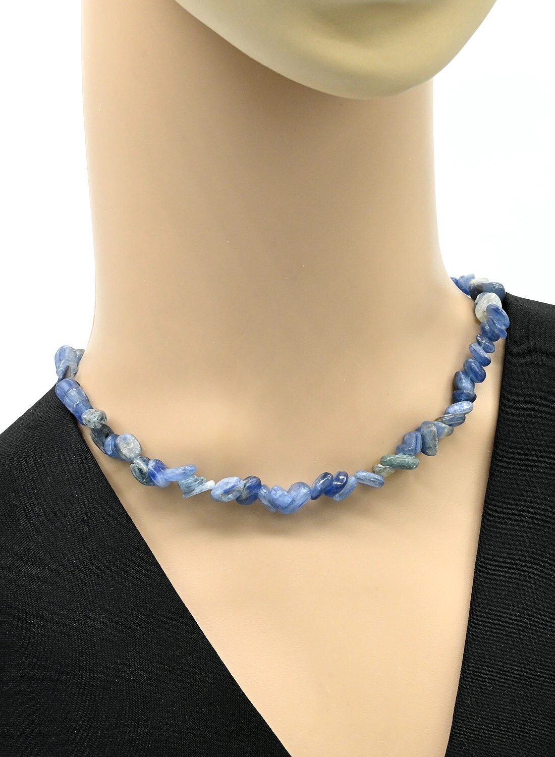 Бусы, кианит