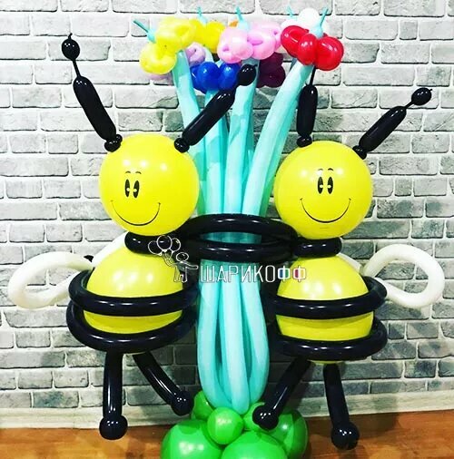 Фигура из воздушных шаров "Две Пчелки с букетом"