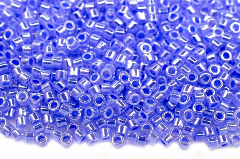 Бисер японский MIYUKI Delica цилиндр 11/0 DB-0240 хрусталь/светлый сапфир, окрашенный изнутри, 5 грамм