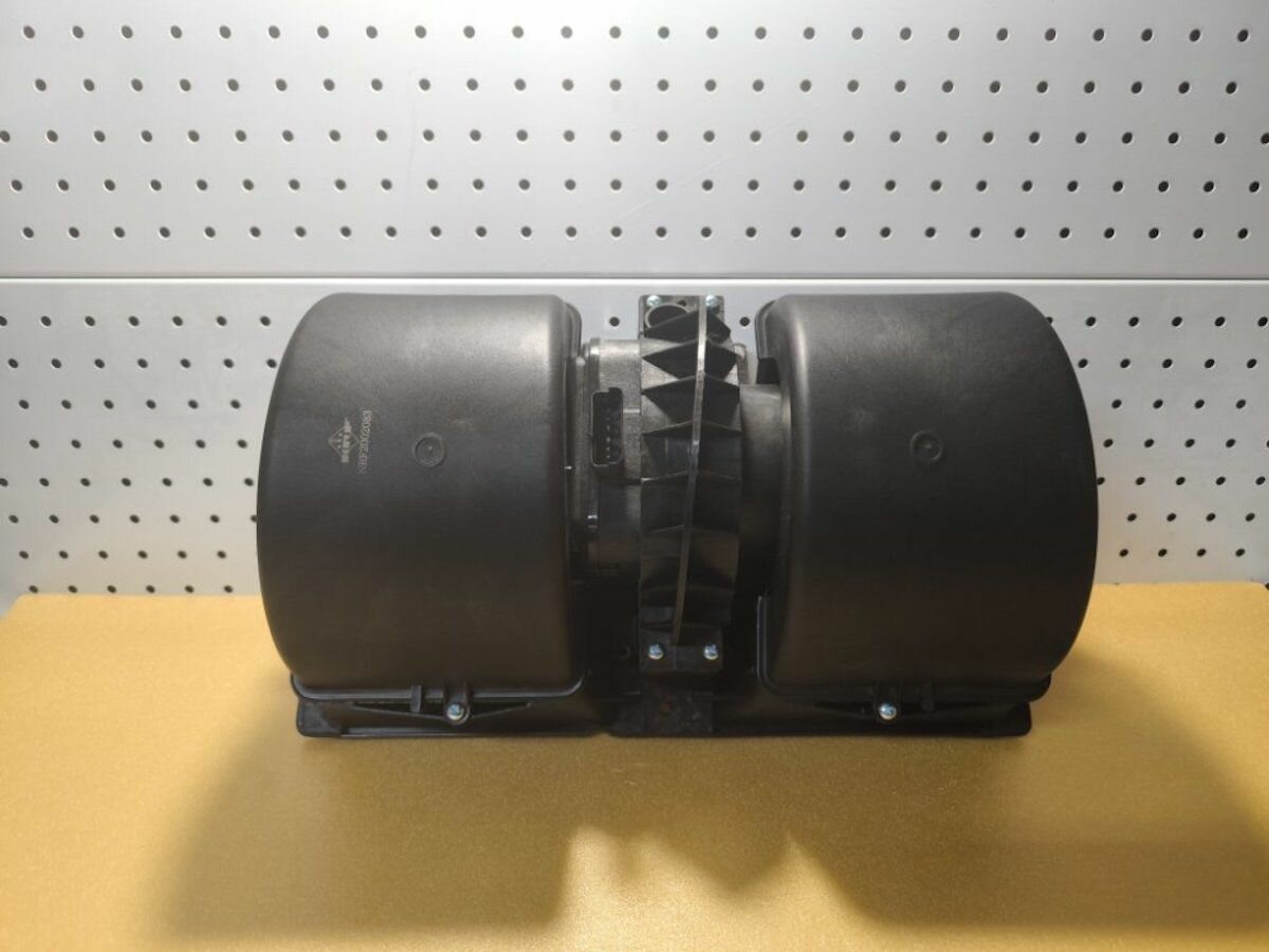 Электродвигатель отопителя в сборе SCANIA P R G 4 И 5 серии (моторчик печки с крыльчатками) скания