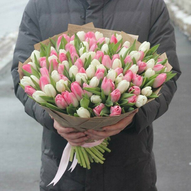 Букет Well Flowers, круглый, 101 цветок, крафтовая упаковка, свежий букет цветов