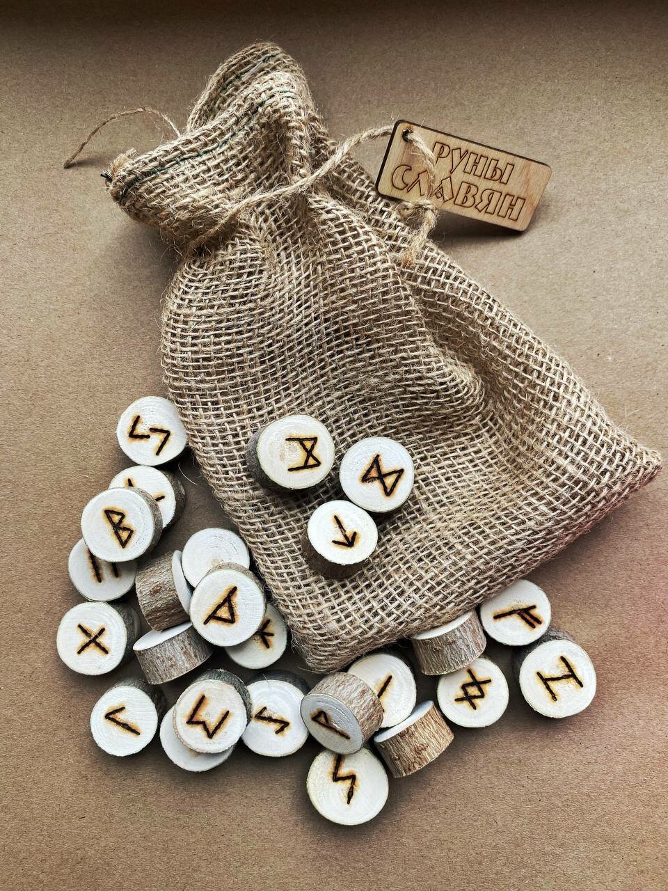 Руны славянские, дерево клён, для магии и гадания, бежевый цвет, диаметр 2,5 см