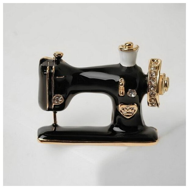 Брошь, стразы