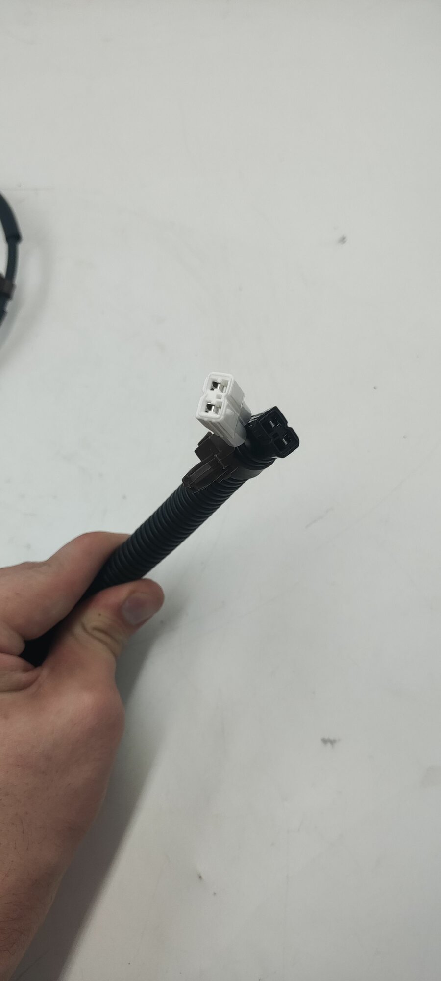 Датчик ABS задний SUZUKI GRAND VITARA 2001-1999 REAR