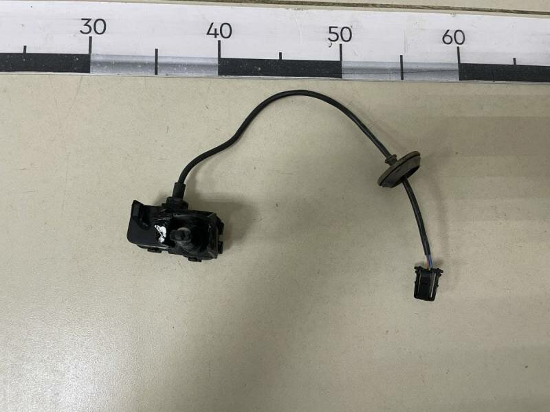 Активатор замка крышки бензобака Volkswagen Polo Sed RUS 2011 кат.номер: 5C6810773B