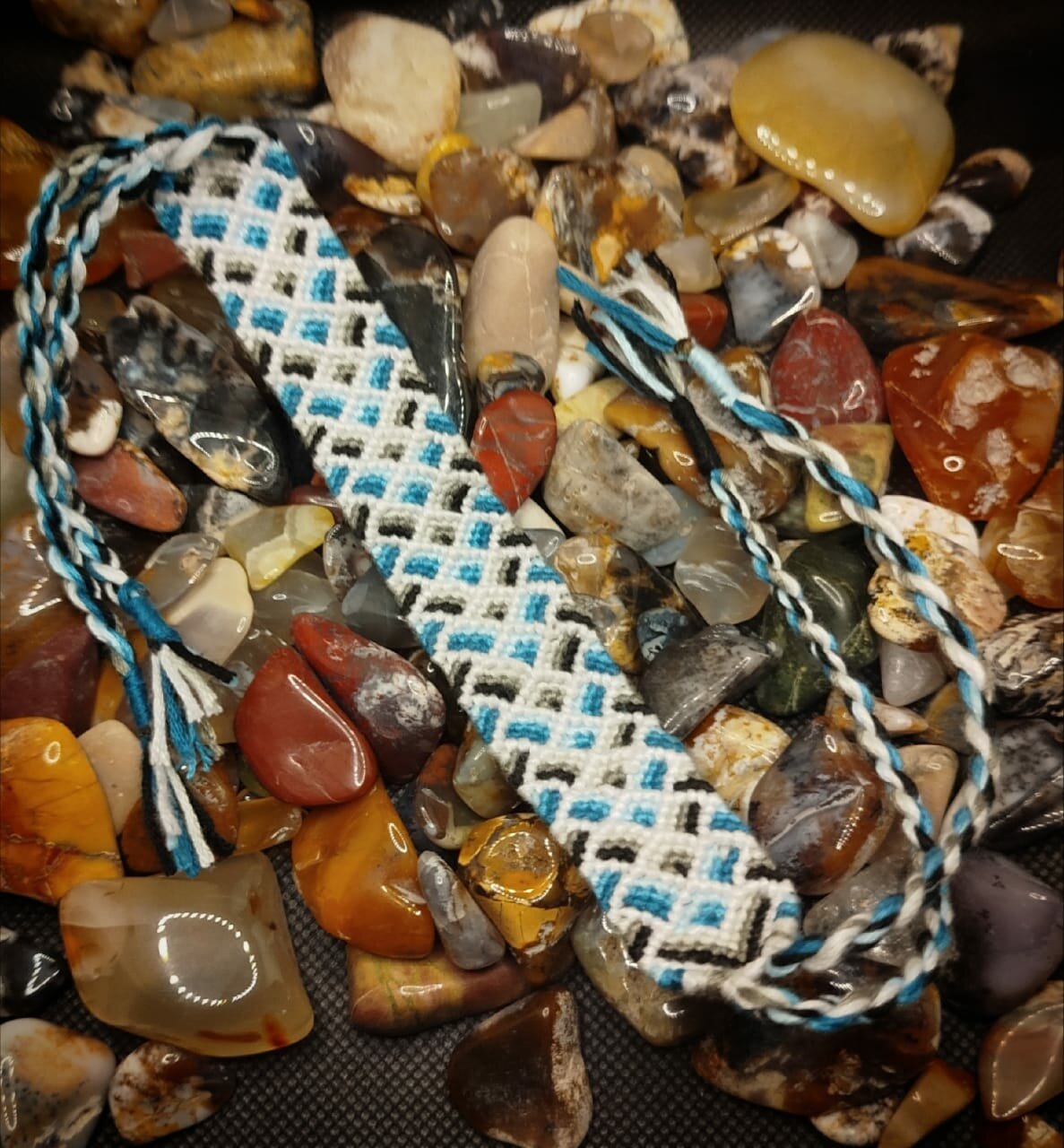 Плетеный браслет