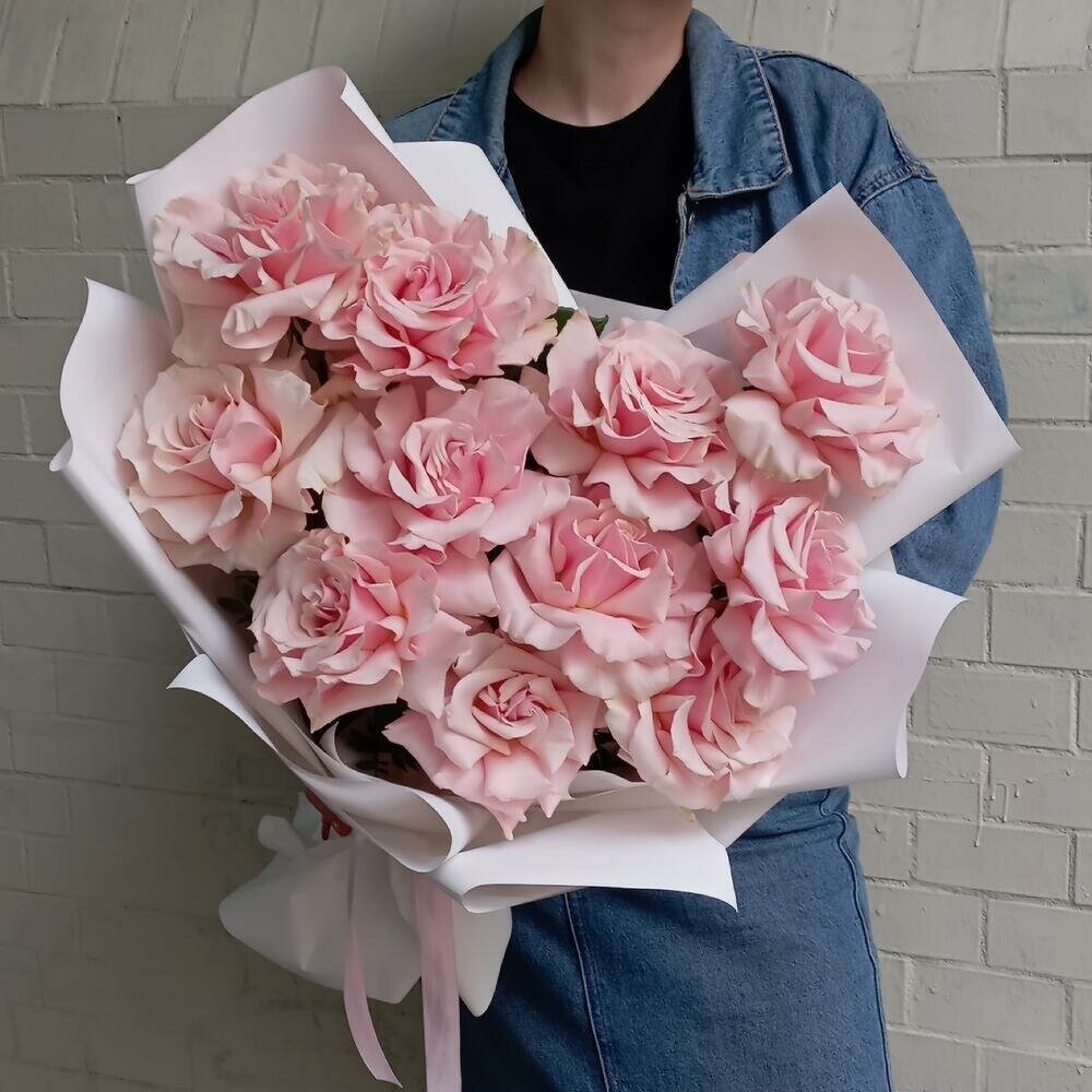 Букет живых цветов Розовый десерт пышные французские (вывернутые) розы эквадор 11 штук 50х50