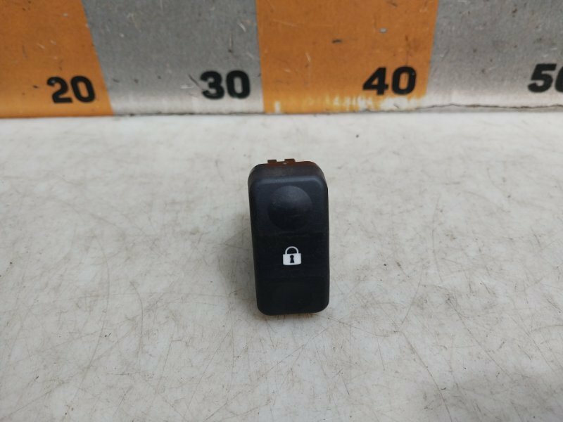 Б/У Кнопка центрального замка Лада Ларгус 433394 LADA арт. 8450000262