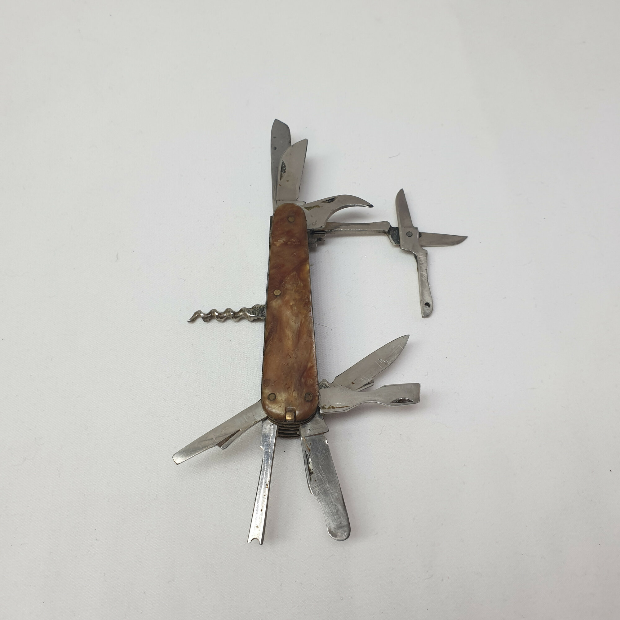 Винтажный нож перочинный складной 8 см, ручка пластик, дефекты.