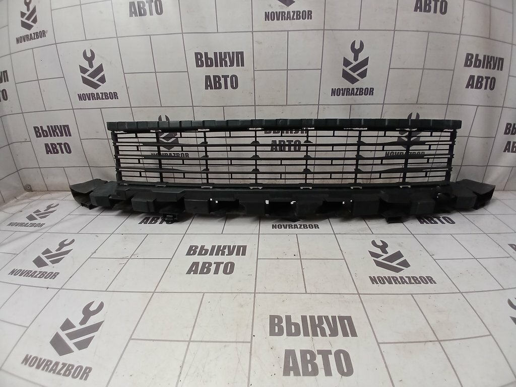 Решетка в бампер центральная Renault Fluence 10-17