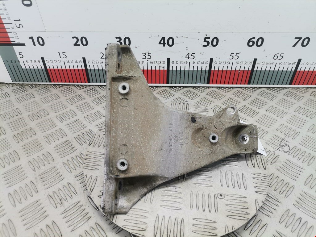 Кронштейн (крепление лапа) двигателя Volkswagen Passat 5 8D0199308L арт. 2158487