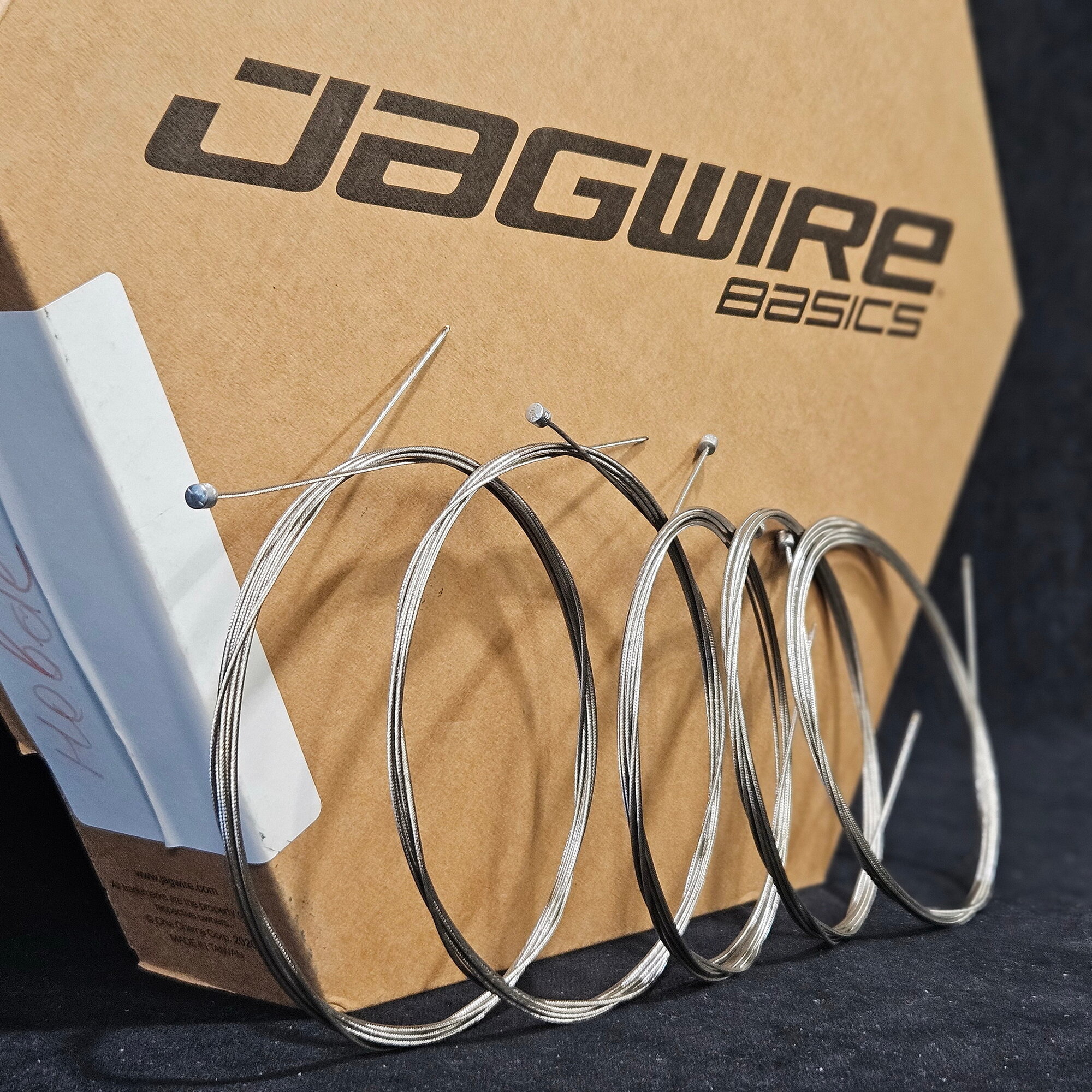Комплект из 5-ти тросов переключения для велосипеда Jagwire Stainless, из нержавеющей стали, длина - 2300 мм, толщина - 1.2 мм, 5 штук в комплекте