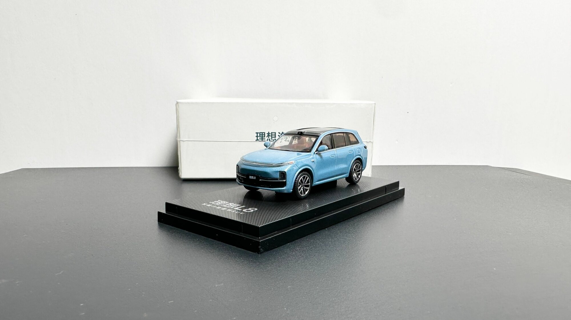 Li Auto L6, L7, L8, L9ONE Mega 1:64 Модель автомобиля из литого под давлением металла, работающая на новой энергии