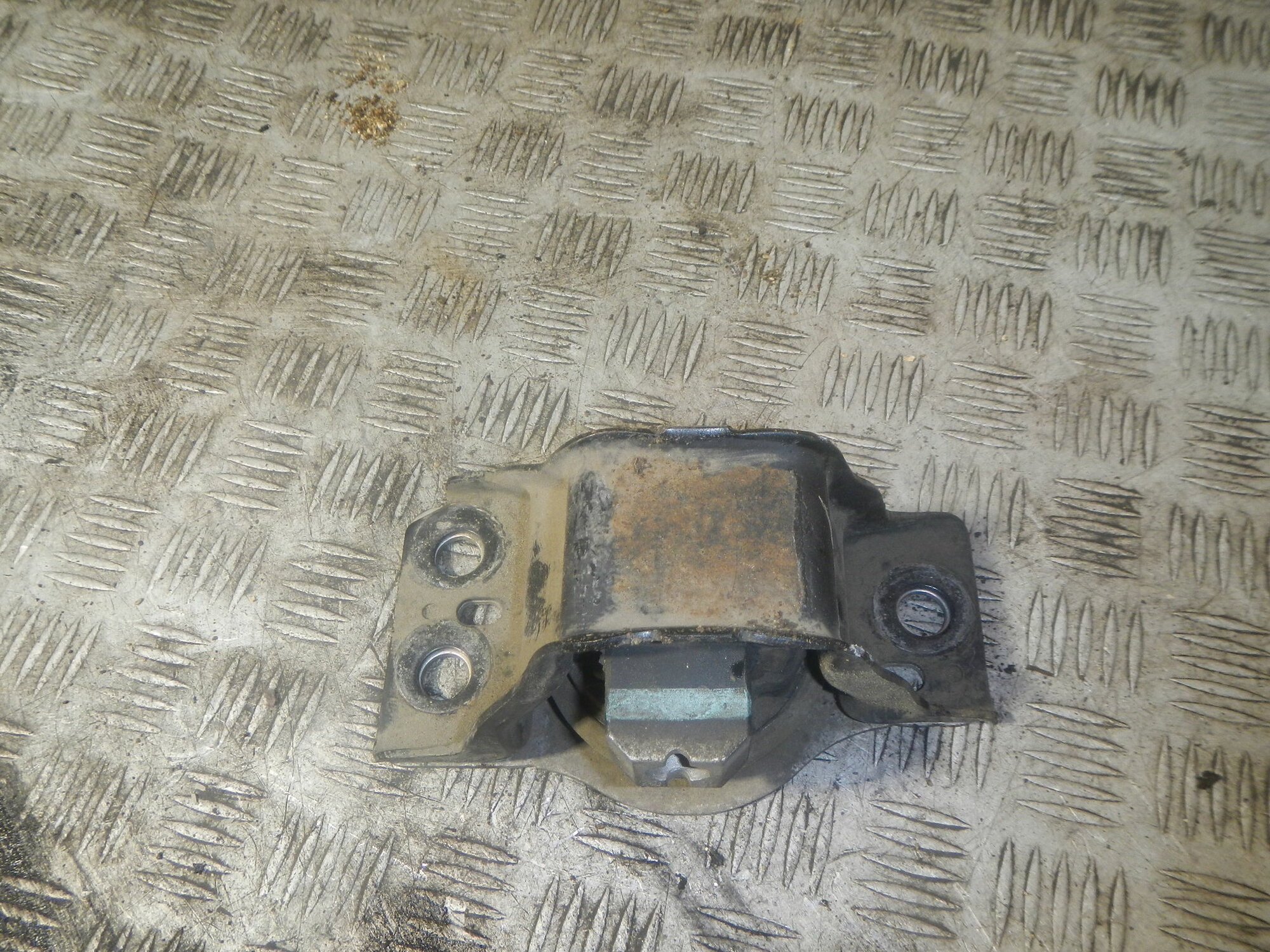 Б/У Опора двигателя правая, Renault (Рено)-MEGANE II (02-09) RENAULT MEGANE II (02-09) Небольшая трещина. 566284 RENAULT...