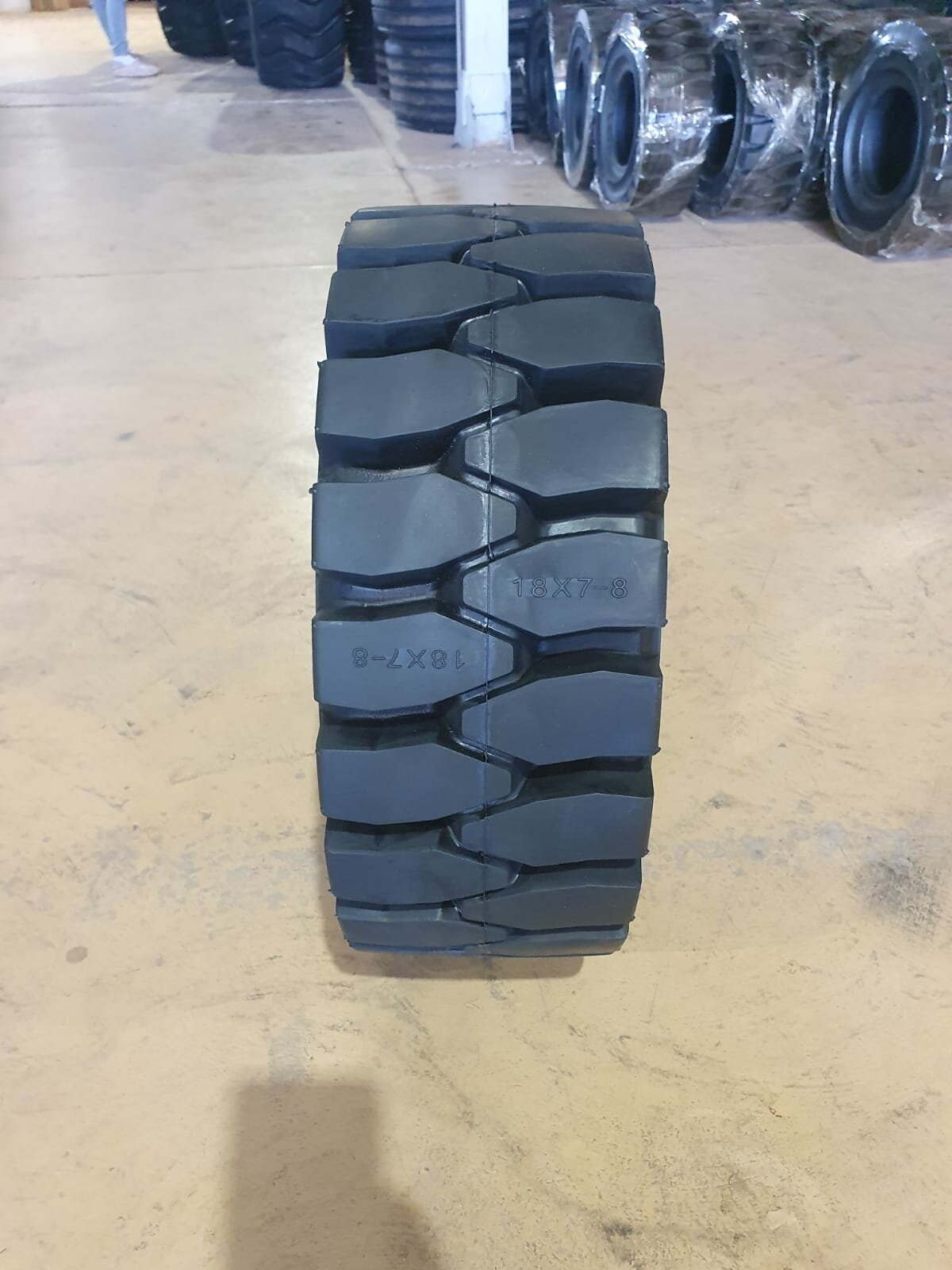 1878TH200 Шина цельнолитая 18x7-8 SUNSTYER TH200