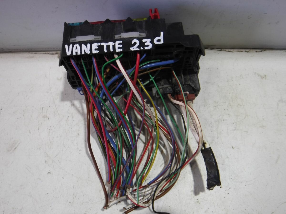 Блок предохранителей Nissan Vanette IV (1999—2017) 2431189900