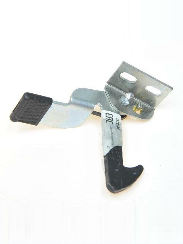 Крючок капота ВАЗ 2190 FL, Гранта FL 8450101038