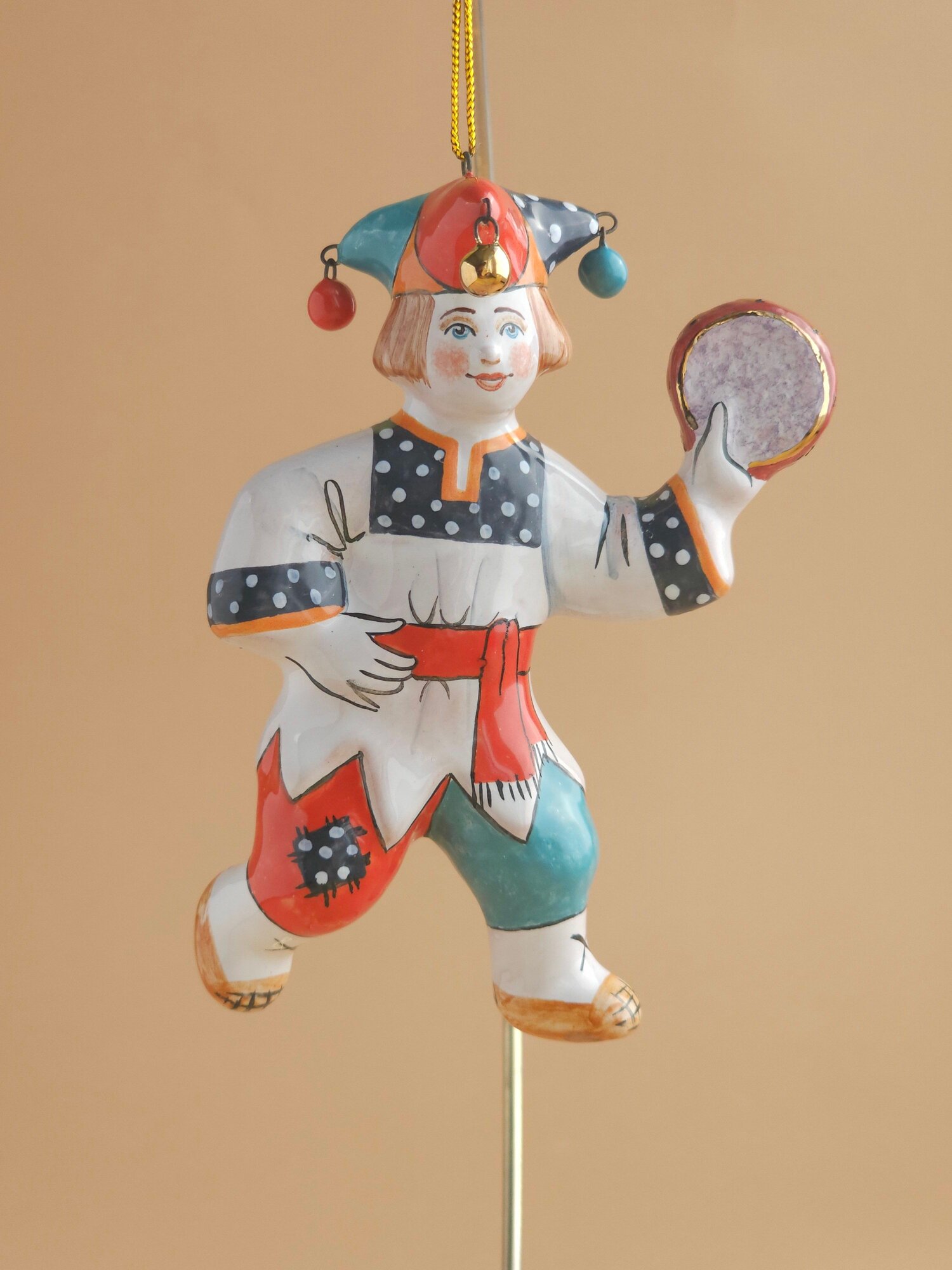 Ёлочная игрушка "Скоморох с 3-мя бубенчиками". Ярославская майолика. Керамика ручной работы. Сделано в России.