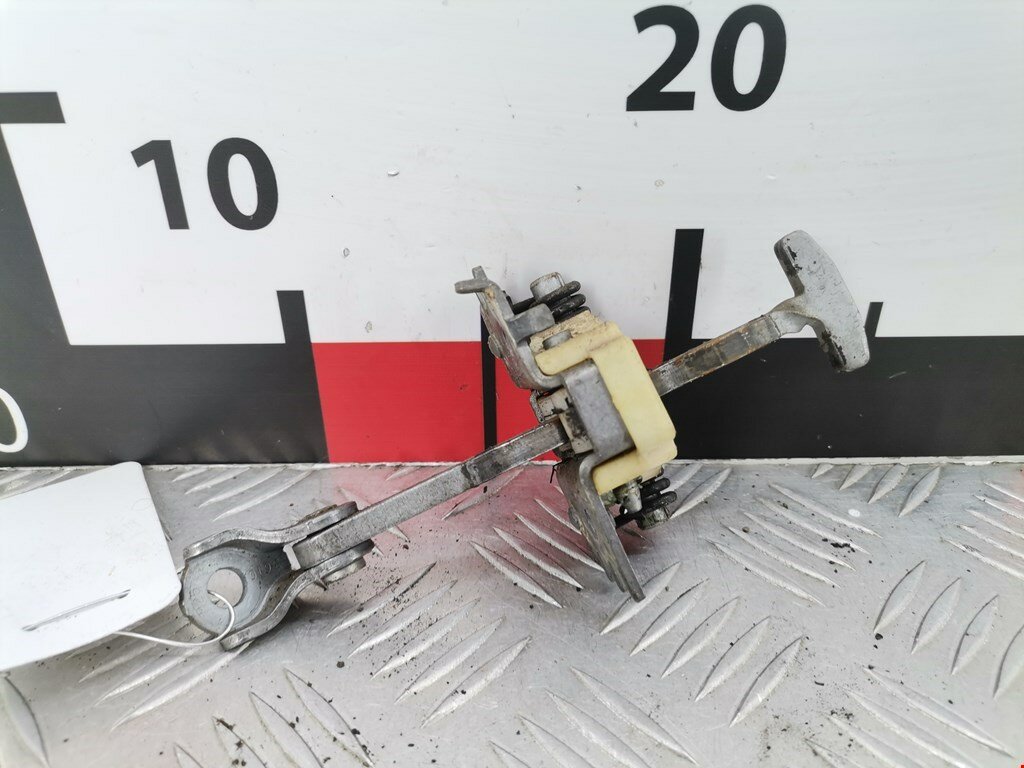 Ограничитель открывания двери Renault Scenic 3 824309533R арт. 1667284